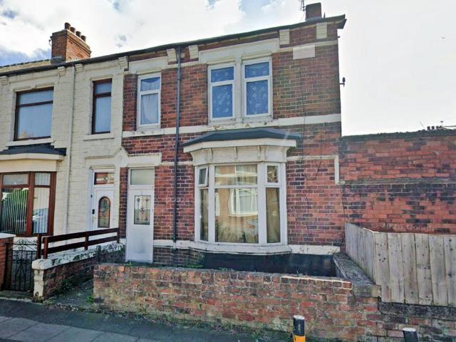 3 bedroom end of terrace house for sale
