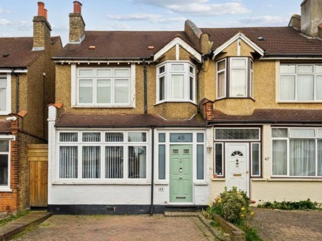 3 bedroom end of terrace house for sale