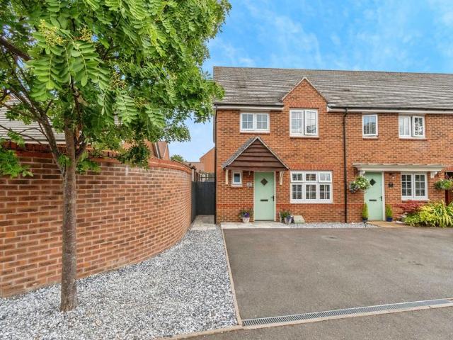 3 bedroom end of terrace house for sale