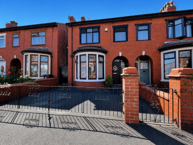 3 bedroom end of terrace house for sale