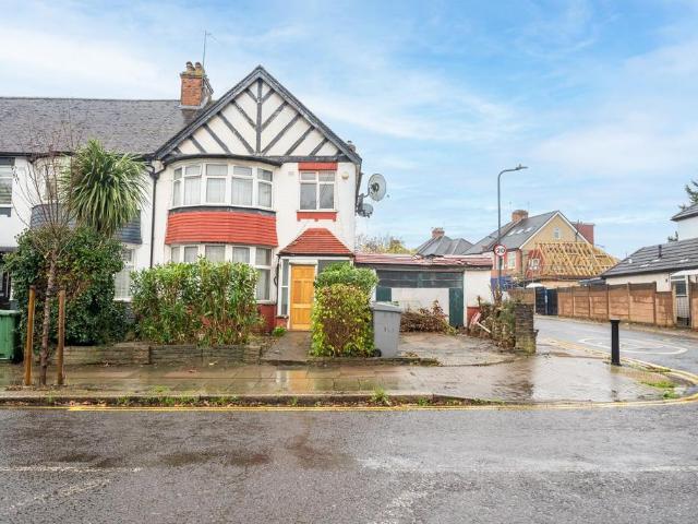 3 bedroom end of terrace house for sale