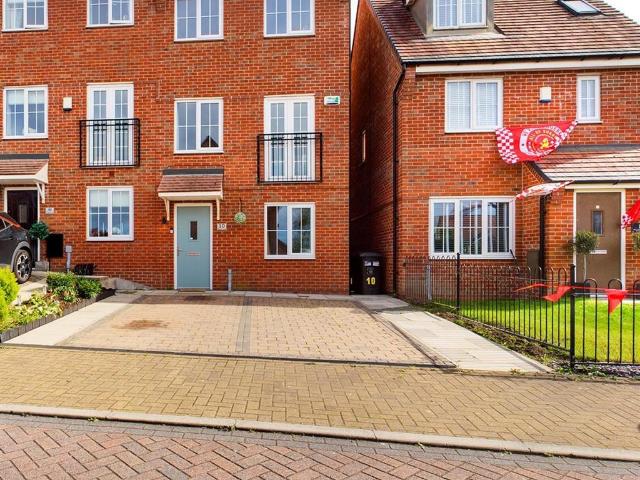 3 bedroom end of terrace house for sale