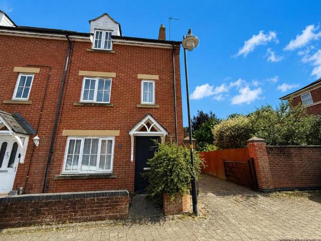 3 bedroom end of terrace house for sale