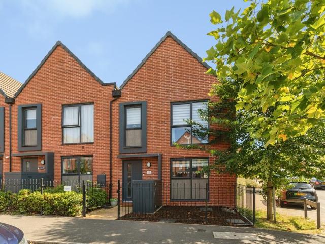 3 bedroom end of terrace house for sale