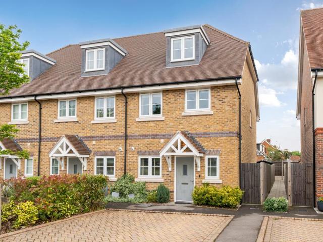 3 bedroom end of terrace house for sale