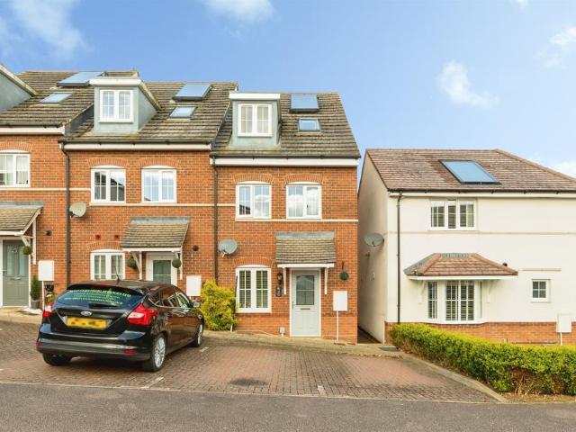 3 bedroom end of terrace house for sale