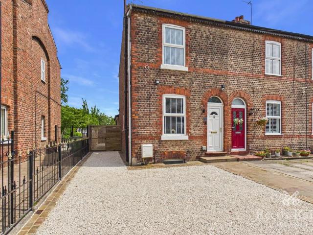 3 bedroom end of terrace house for sale