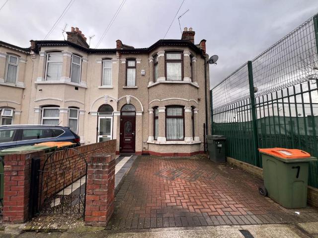3 bedroom end of terrace house for sale