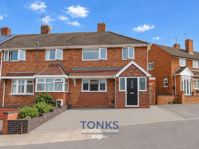 3 bedroom end of terrace house for sale