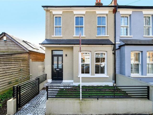 3 bedroom end of terrace house for sale
