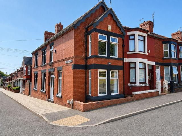 3 bedroom end of terrace house for sale