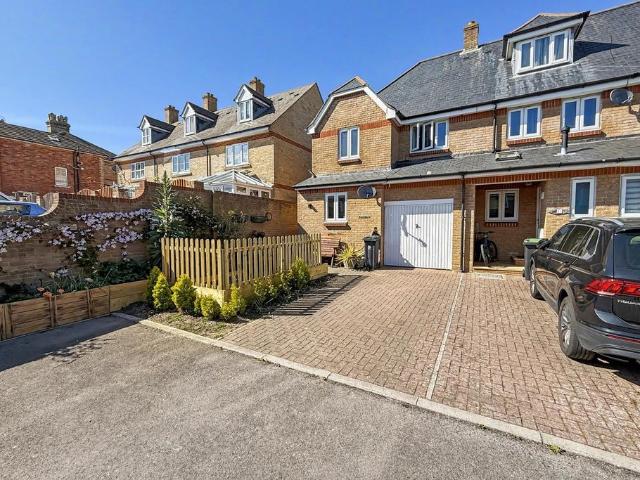 3 bedroom end of terrace house for sale
