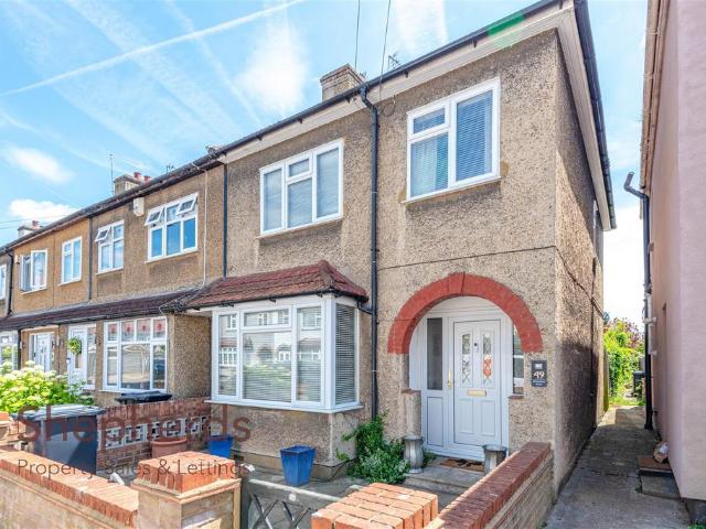 3 bedroom end of terrace house for sale