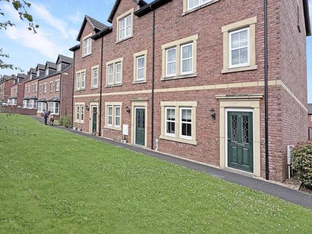 3 bedroom end of terrace house for sale