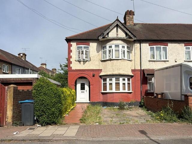 3 bedroom end of terrace house for sale