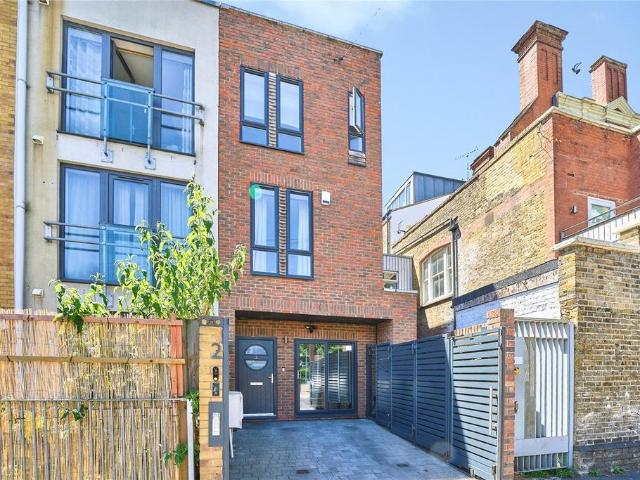 3 bedroom end of terrace house for sale