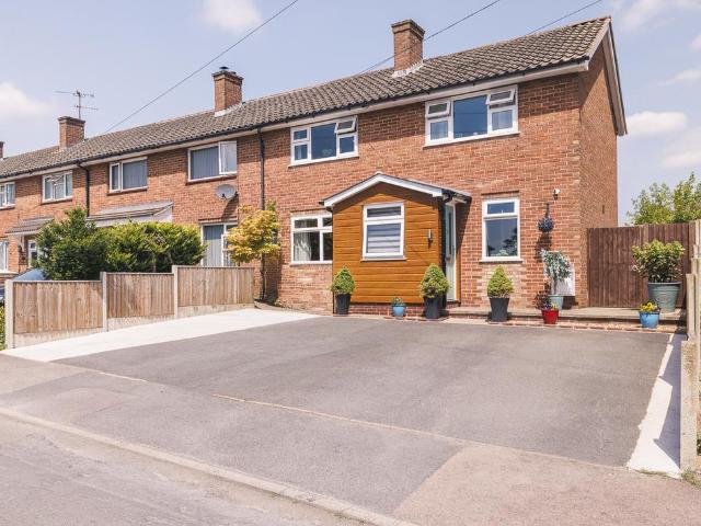 3 bedroom end of terrace house for sale