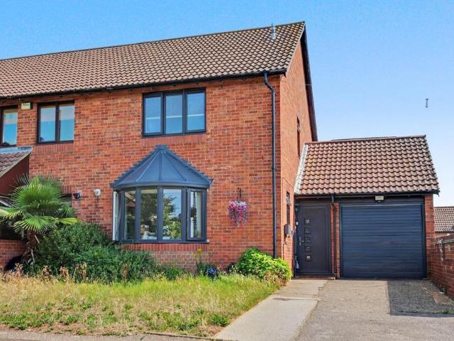3 bedroom end of terrace house for sale