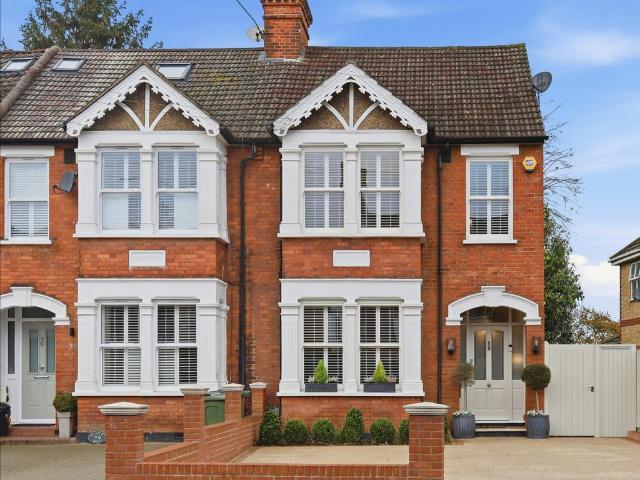 3 bedroom end of terrace house for sale