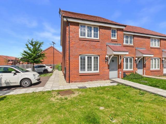 3 bedroom end of terrace house for sale