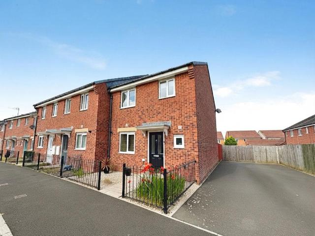 3 bedroom end of terrace house for sale