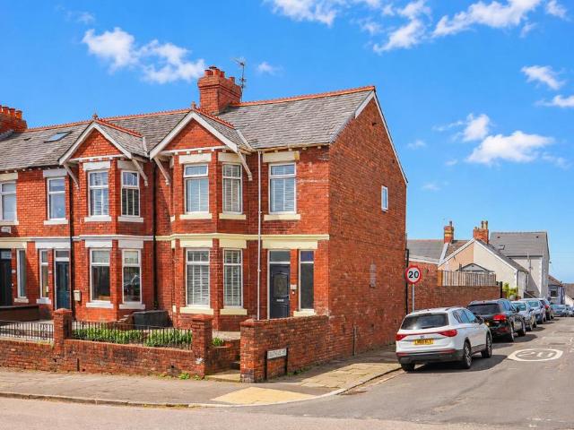 3 bedroom end of terrace house for sale