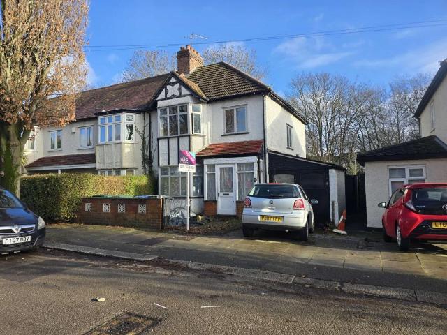3 bedroom end of terrace house for sale