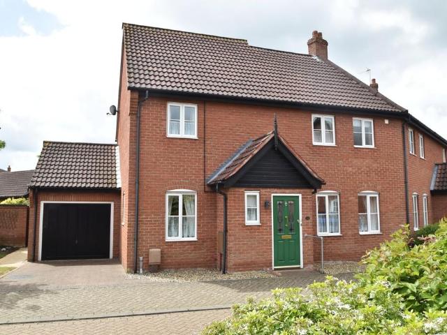 3 bedroom end of terrace house for sale