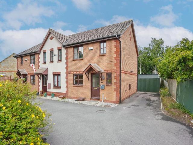 3 bedroom end of terrace house for sale