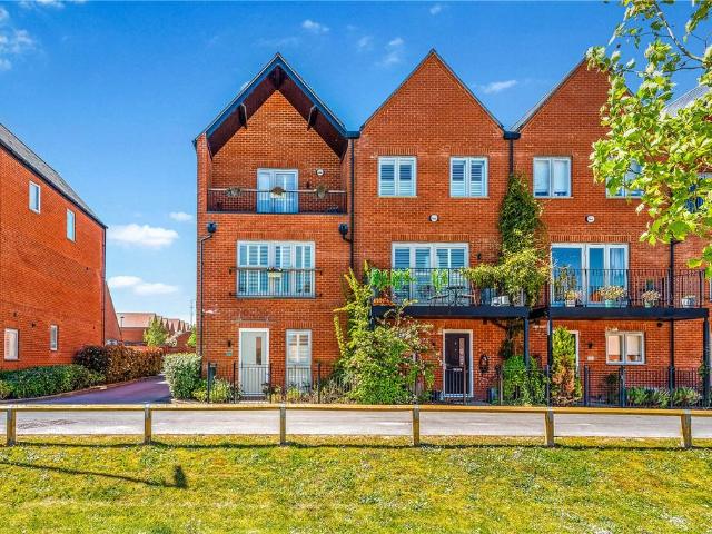 3 bedroom end of terrace house for sale