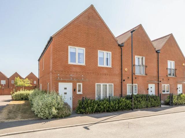 3 bedroom end of terrace house for sale