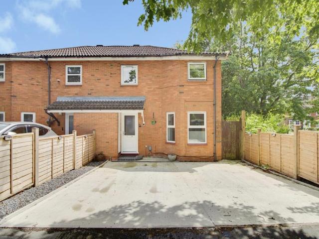 3 bedroom end of terrace house for sale