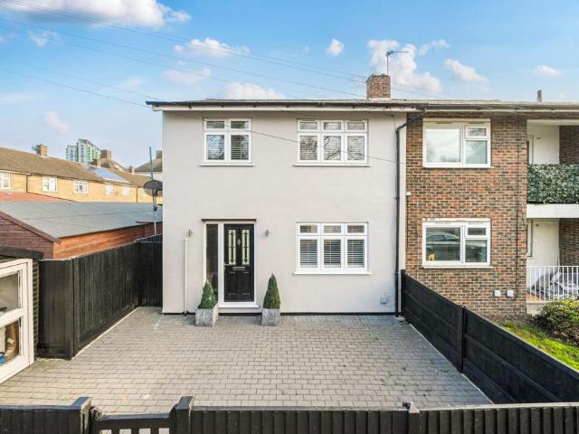 3 bedroom end of terrace house for sale