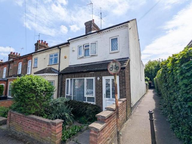 3 bedroom end of terrace house for sale