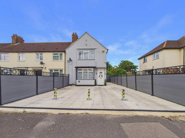 3 bedroom end of terrace house for sale