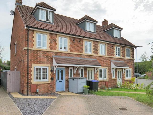 3 bedroom end of terrace house for sale