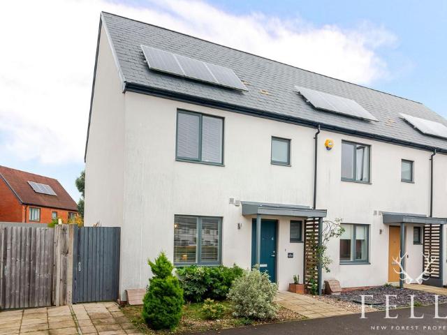 3 bedroom end of terrace house for sale