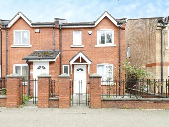 3 bedroom end of terrace house for sale