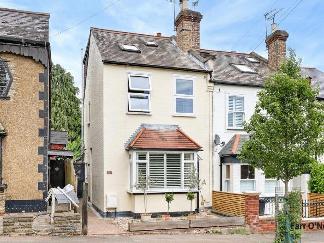 3 bedroom end of terrace house for sale