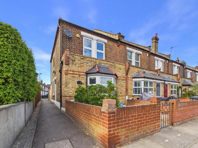 3 bedroom end of terrace house for sale