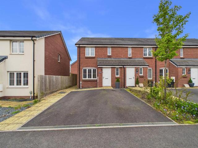 3 bedroom end of terrace house for sale