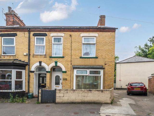3 bedroom end of terrace house for sale