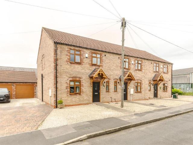 3 bedroom end of terrace house for sale