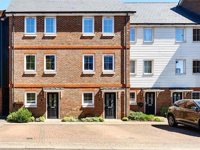 3 bedroom end of terrace house for sale