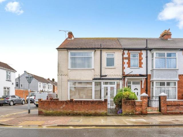 3 bedroom end of terrace house for sale