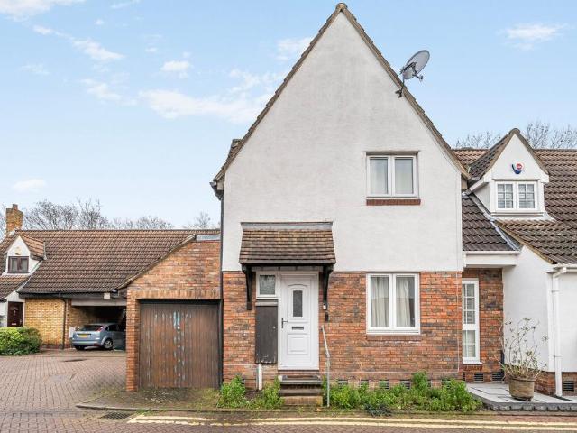 3 bedroom end of terrace house for sale