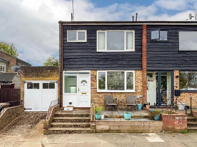 3 bedroom end of terrace house for sale