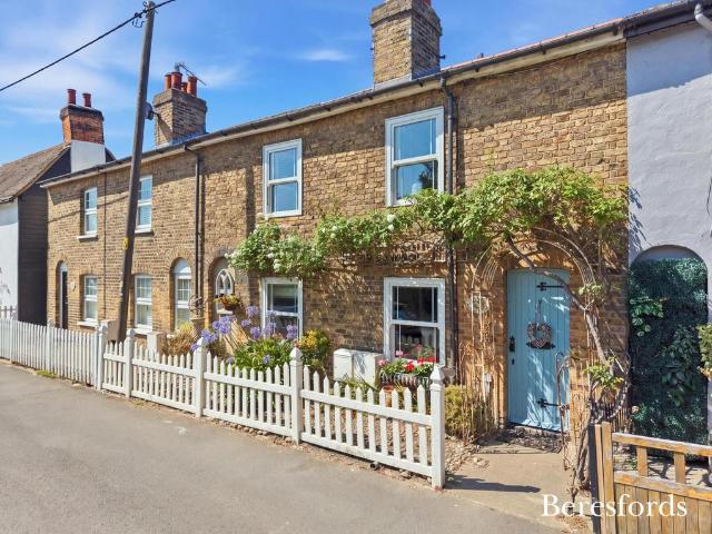 3 bedroom end of terrace house for sale