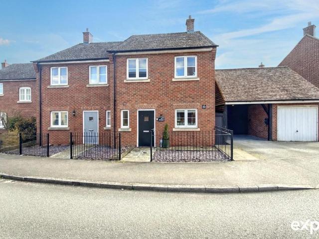 3 bedroom end of terrace house for sale