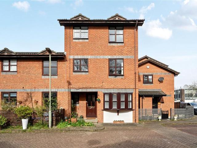 3 bedroom end of terrace house for sale